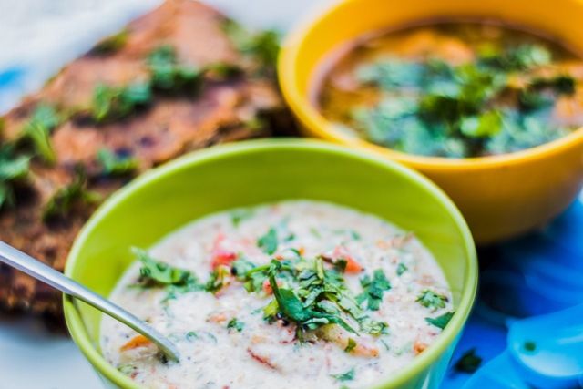 Sauce raita : recette, variantes et usages de ce condiment indien
